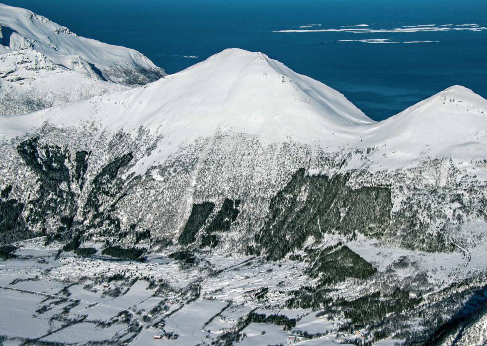 Topptur Breitinden og Eitertinden i Bodø - 568 moh. | FRIFLYT.NO
