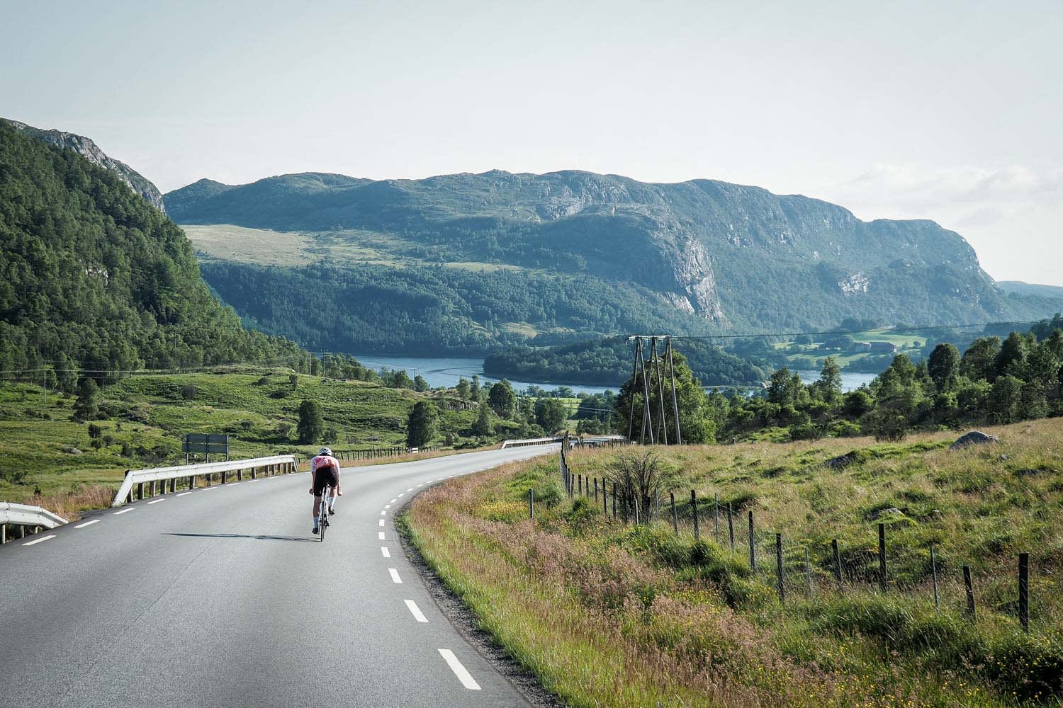 Sykle Lysefjorden rundt | Sykkelturer | LANDEVEI.NO